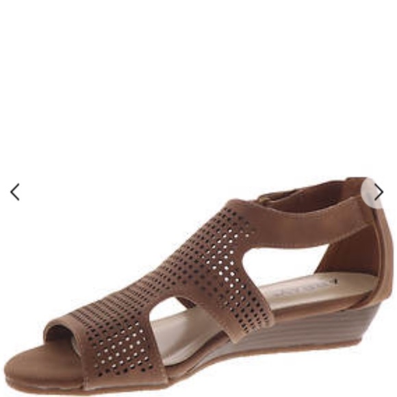 Array | Shoes | New Array Tati Womens Sandals In Brown Size9w | Poshmark